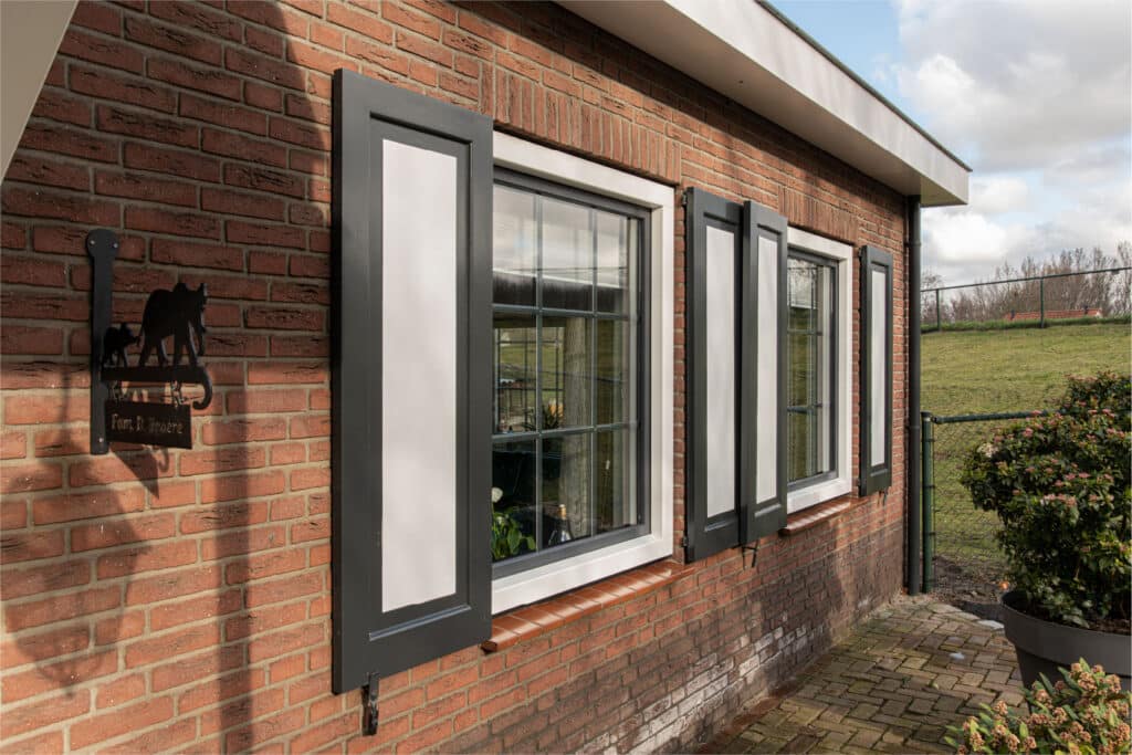 Draaikiepraam met borstwering | Kunststofkozijn.nl