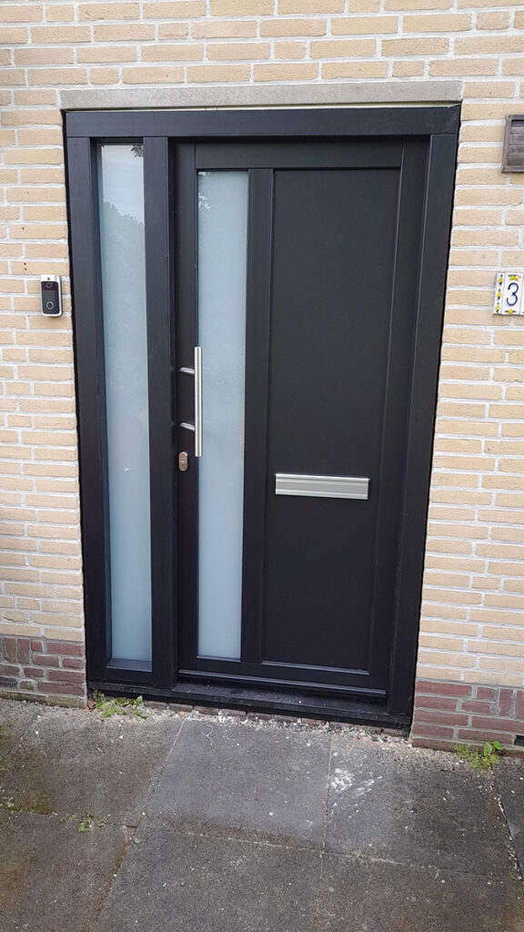 Kunststof Voordeur (naar keuze) met zijlicht rechts